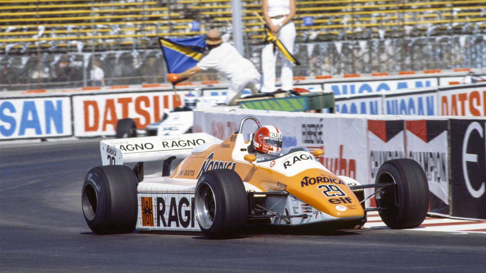 What do the flags represent in sim racing? | Traxion